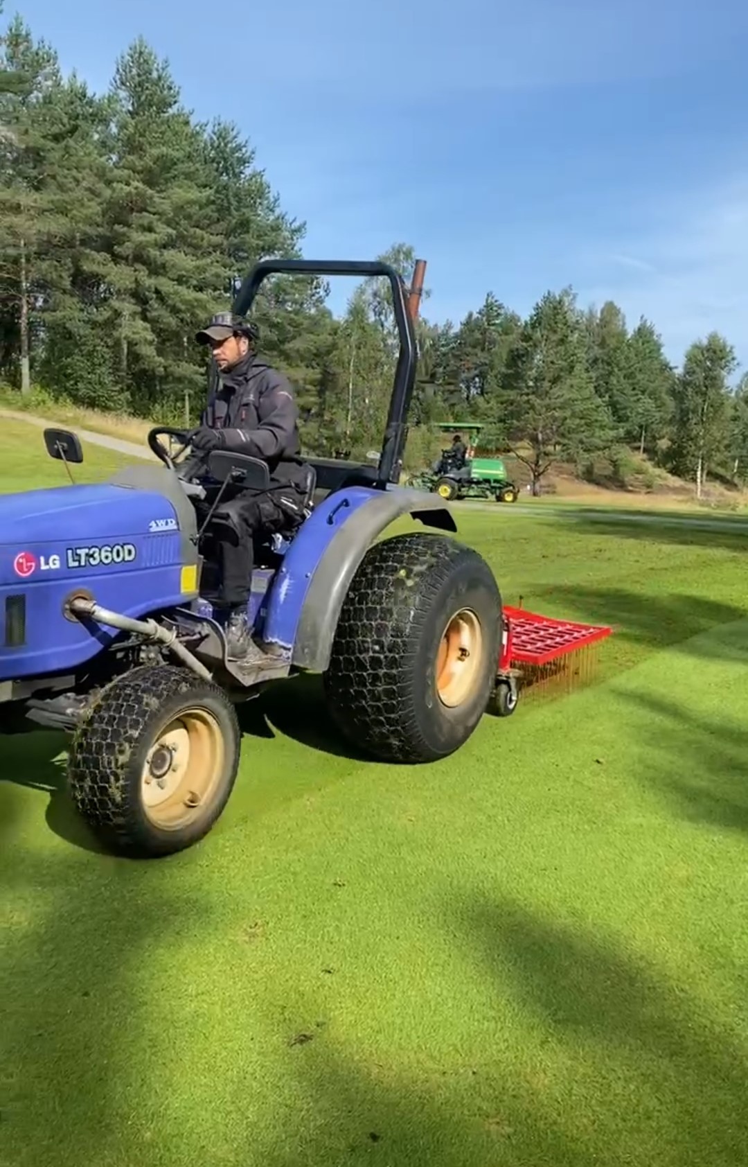 Bredareds GK | Uppfräschning på fairway v.33